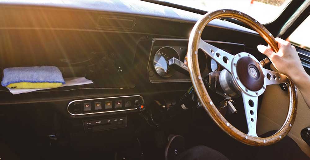 Manual Driving School Melbourne - Driving lessons by experts